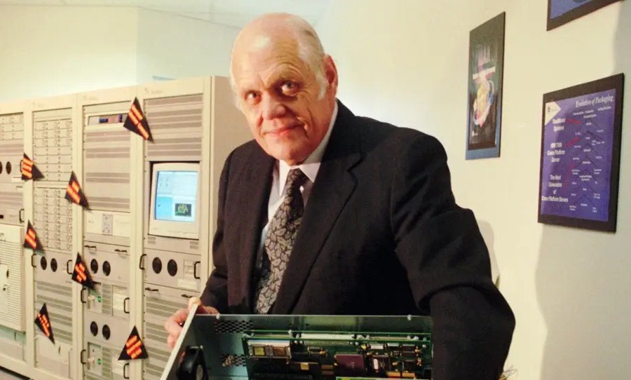 Nace el ingeniero y empresario estadounidense Ken Olsen - Radio Reloj ...