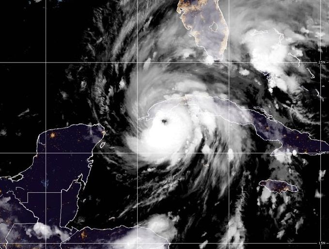 Ian descarga su fuerza sobre Pinar del Río - Radio Reloj, emisora ...