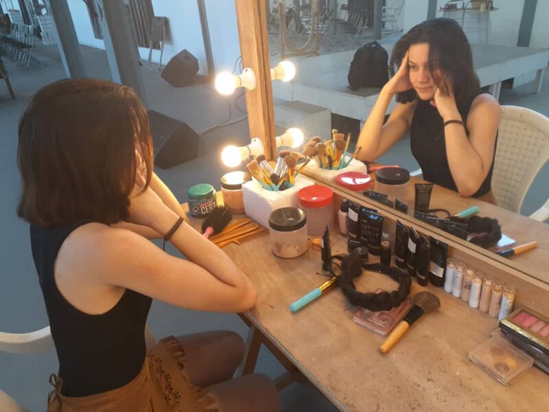 Geyla Neira: Una actriz muy joven con unas alas enormes (Fotos) - Radio ...