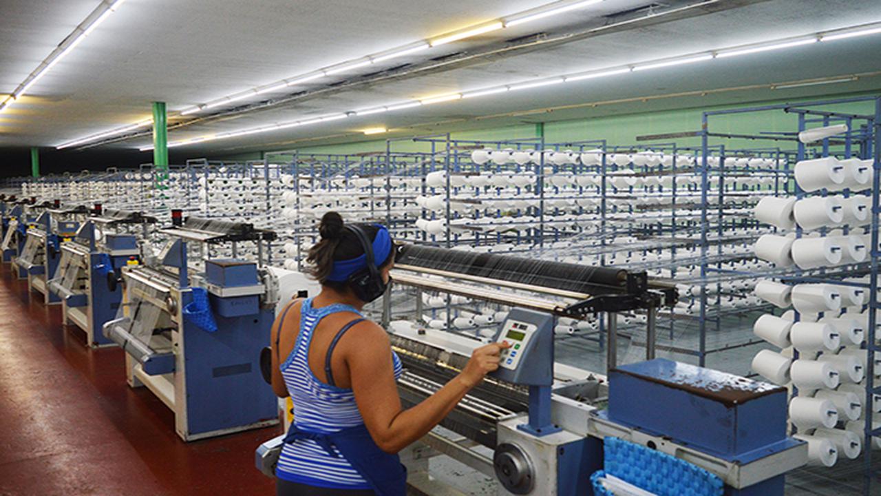 Cumple textilera villaclareña aniversario de fundación por Fidel ...