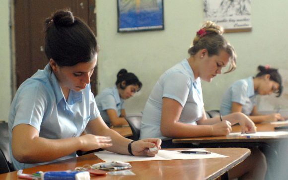 Atención al alumnado que culmina el grado doce - Radio Reloj, emisora ...