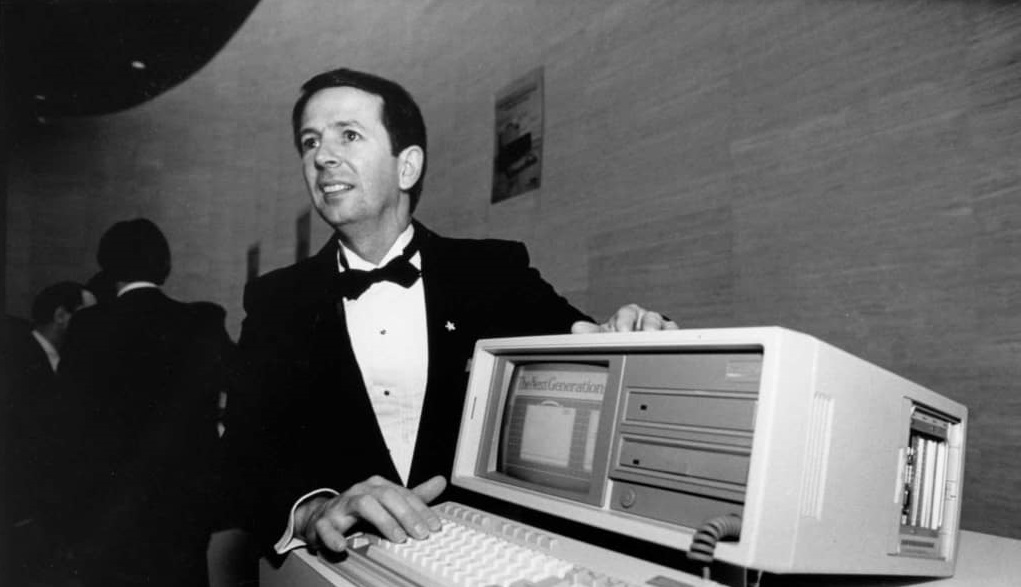 Nace el informático y empresario estadounidense Joseph Rodney «Rod ...