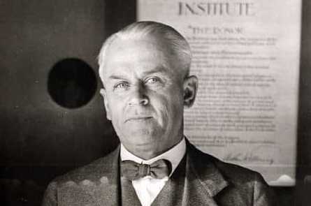 Nace el físico estadounidense Robert Andrews Millikan - Radio Reloj ...