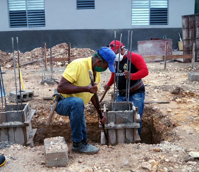 Constructores de Granma laboran en obras de gran impacto social y económico (+Fotos) - Radio ...
