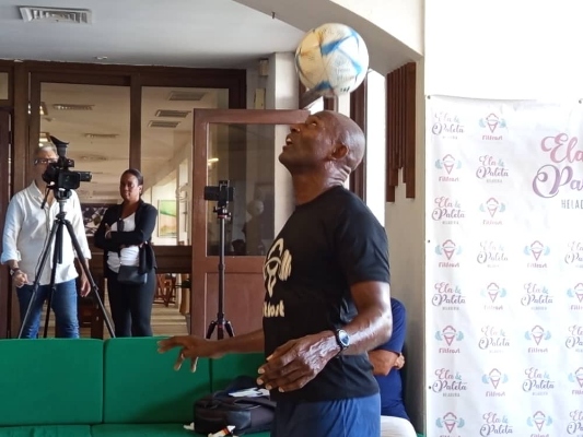 Implanta Erick Hernández nueva marca mundial en dominio del balón - Radio Reloj, emisora cubana ...