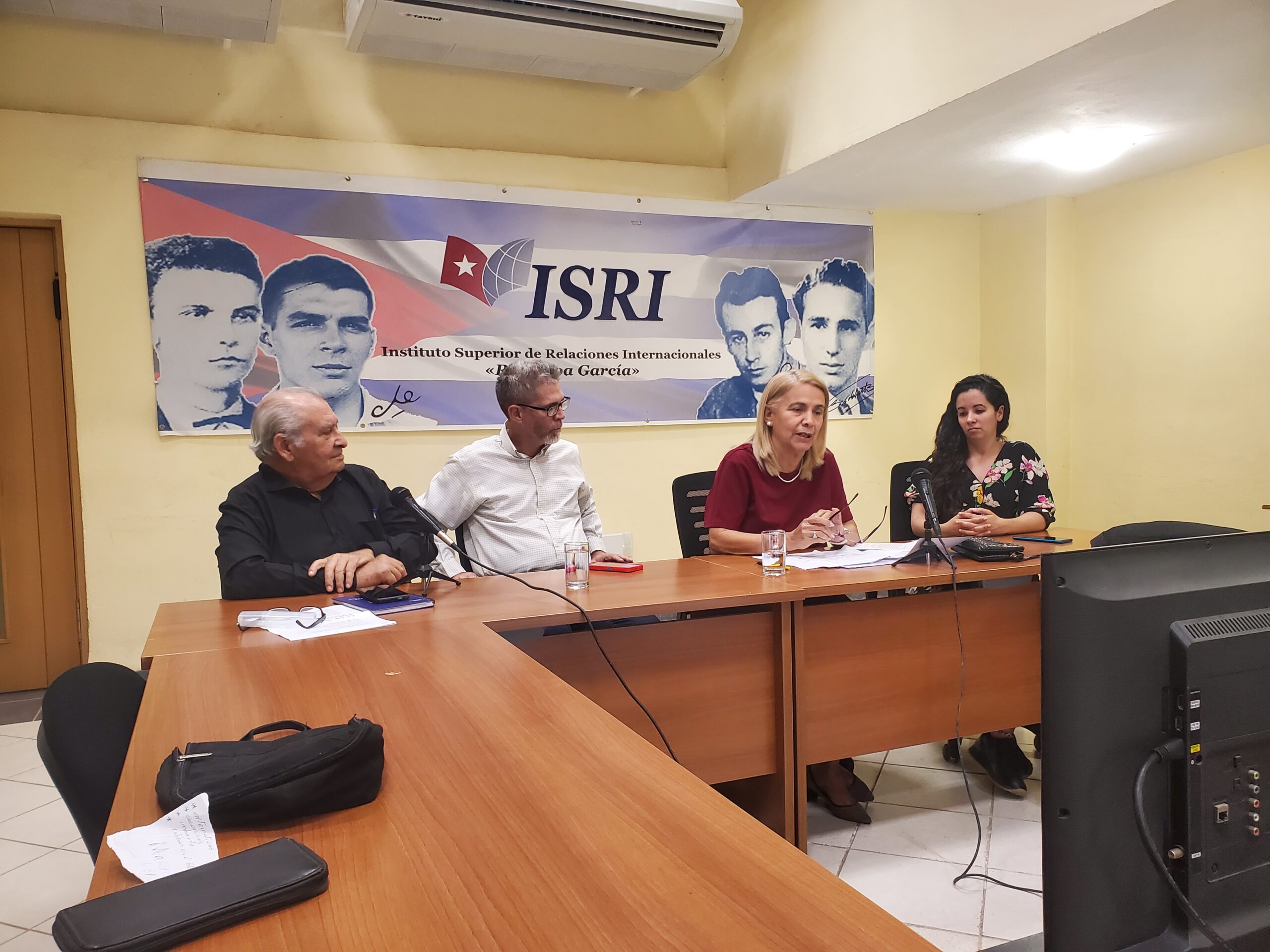 Cierra la Feria del Libro para el Isri (+Video) - Radio Reloj, emisora ...