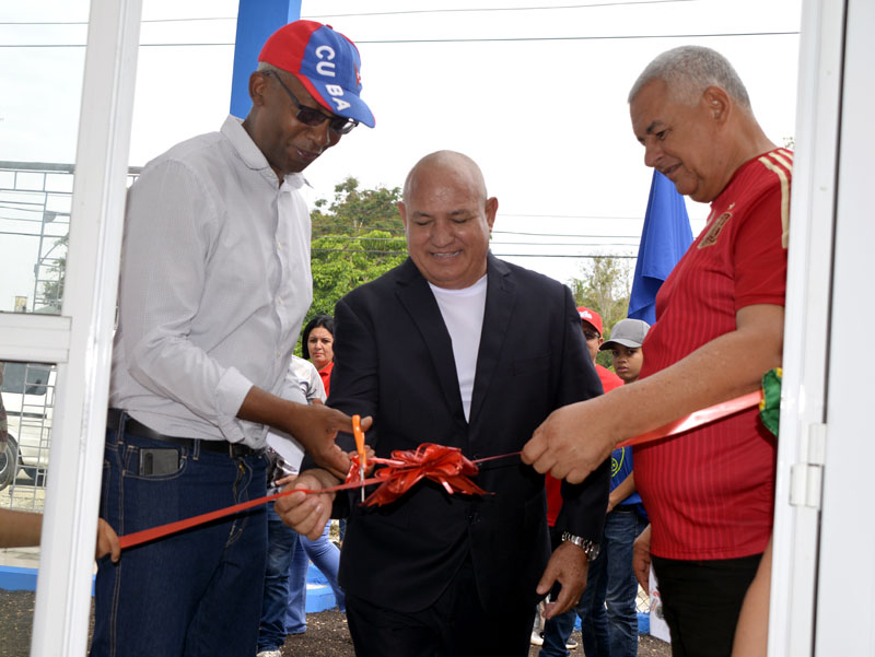 Inaugurada primera estación de carga fotovoltaica en Holguín - Radio ...